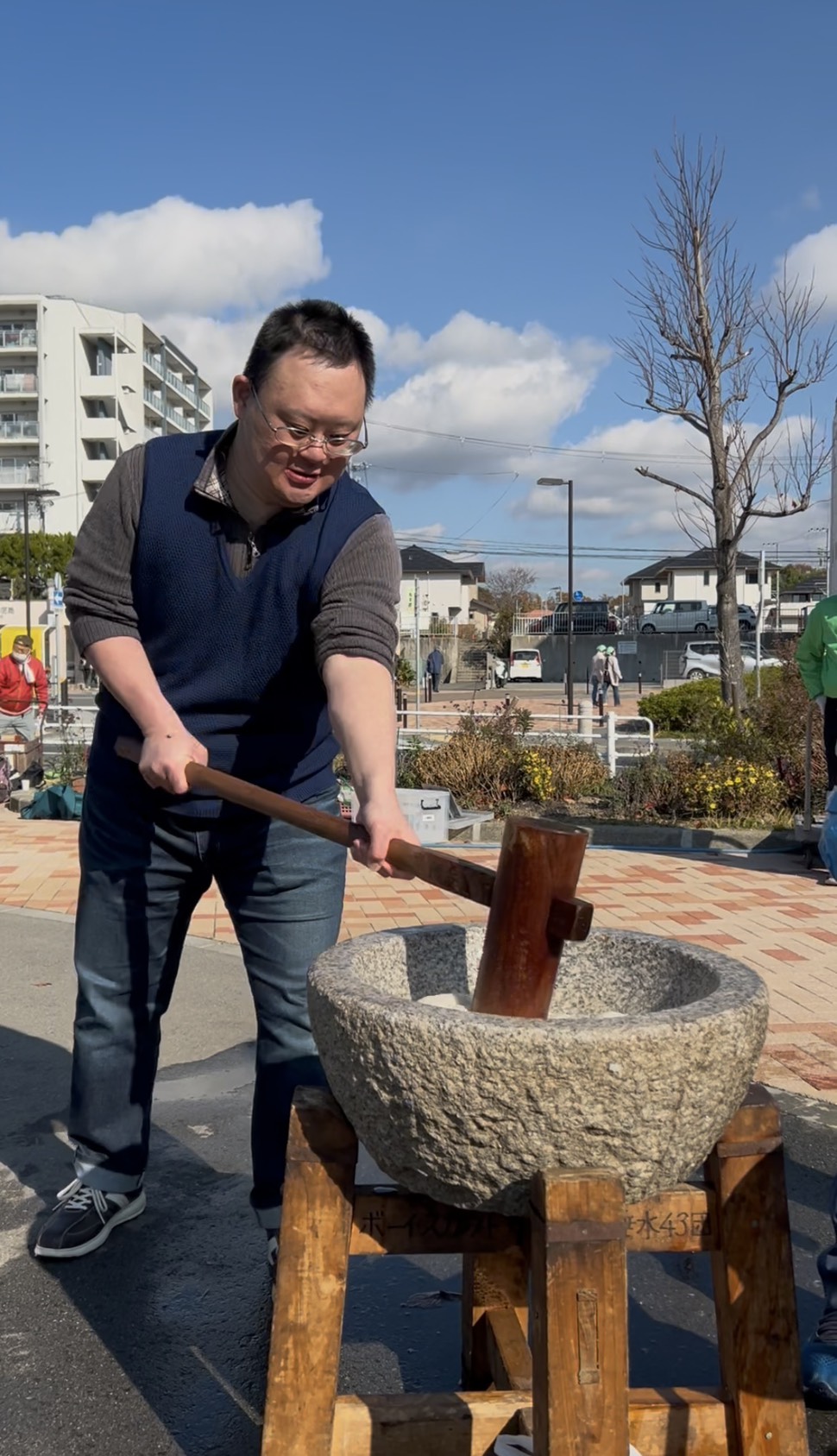 活動報告：朝市でお餅つき | NPO法人 ポポロ